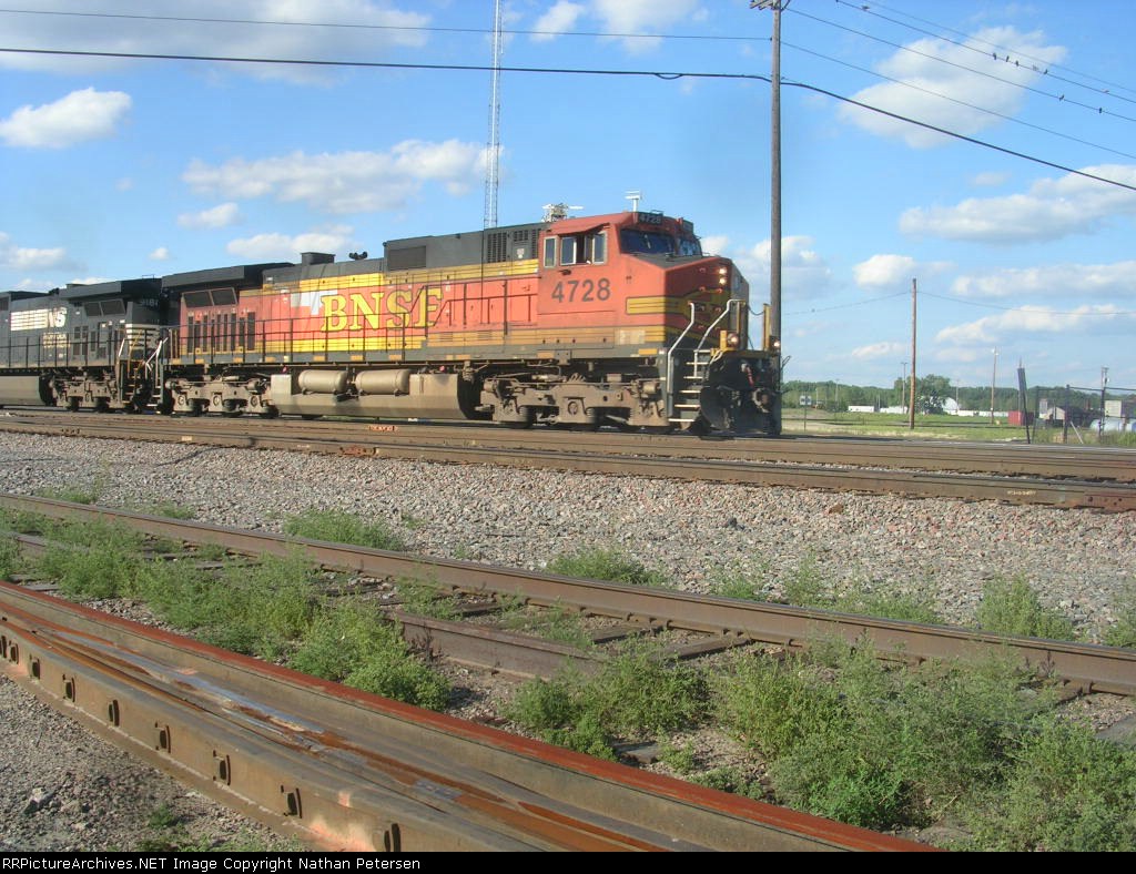 BNSF 4728
